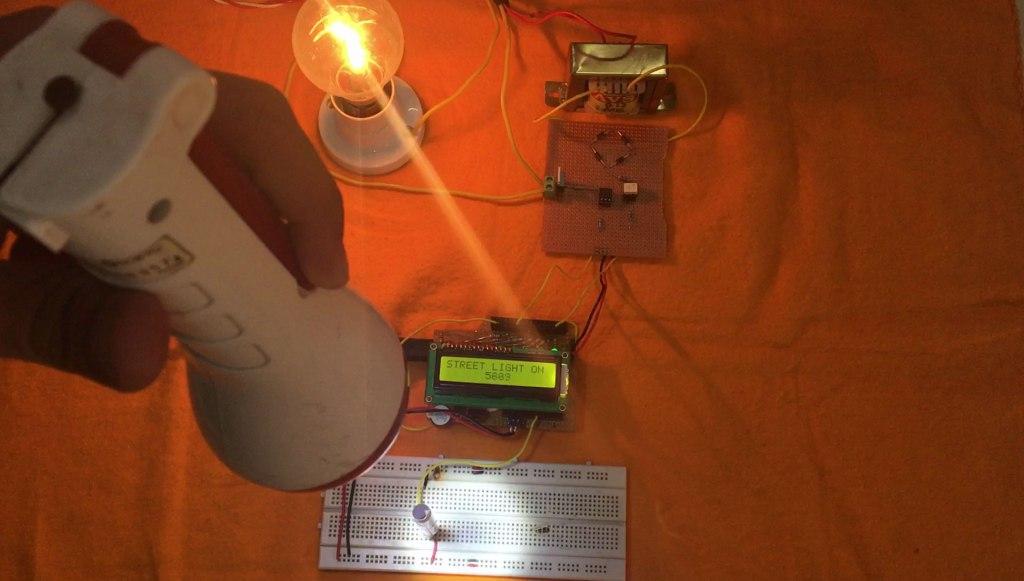 Automatic Street Lights with Light Intensity Control Function