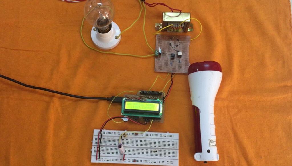 Automatic Street Lights with Light Intensity Control Function